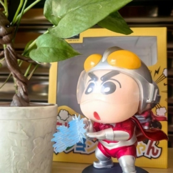 2025 Ultraman Crayón Shin-Chan Figura Divertida Muñeca Shin-Chan Decoración De Escritorio ...